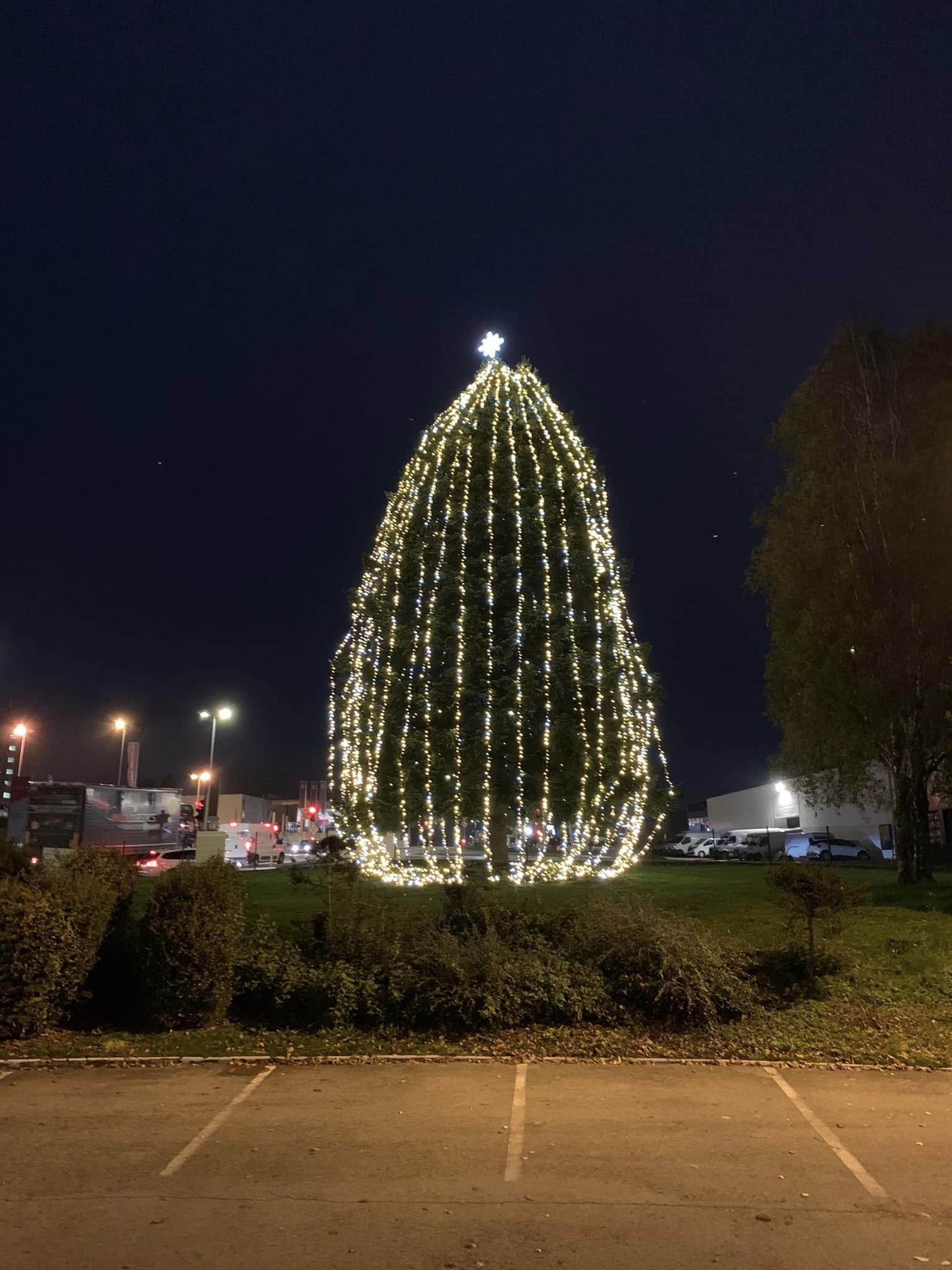 DECORATION DE NOEL MAGASIN MATY BESANCON KENNEDY - Equalizer